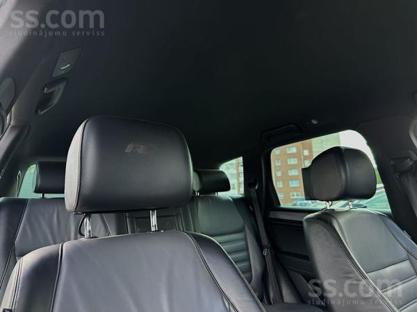 Black Volkswagen Touareg 2011 in Jelgava, with an engine capacity of 3.00 L and mileage of 325 thousand km for 12500 €, photo 7 on AUTOMOTO.COM.LV