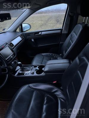 Melns Volkswagen Touareg 2011 Rīga, ar dzinēja tilpumu 3.00 L un nobraukumu 345 tūkst. km par 8000 €, foto 4 vietnē AUTOMOTO.COM.LV