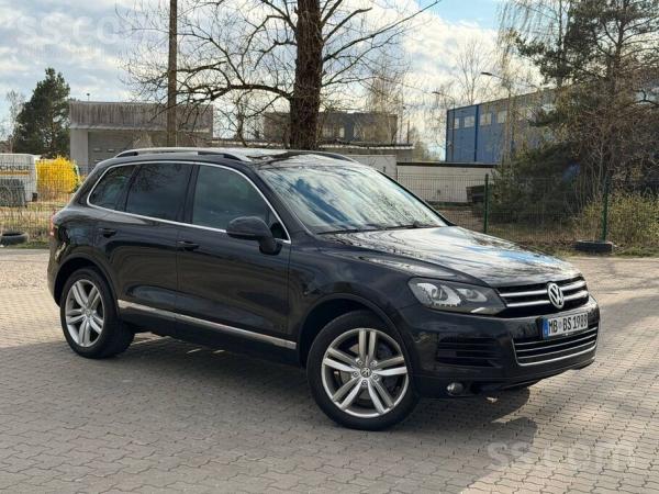 Black Volkswagen Touareg 2011 in Riga, with an engine capacity of 4.20 L and mileage of 0 thousand km for 8750 €, photo 6 on AUTOMOTO.COM.LV