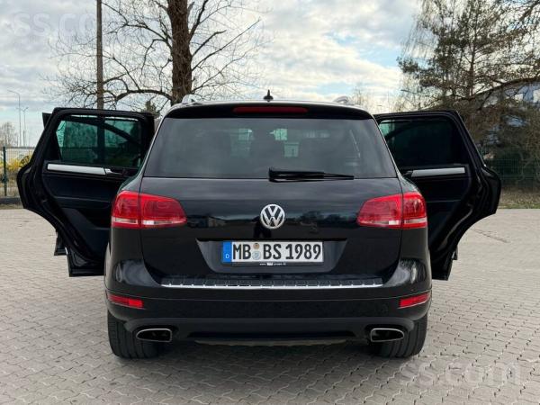 Black Volkswagen Touareg 2011 in Riga, with an engine capacity of 4.20 L and mileage of 0 thousand km for 8750 €, photo 8 on AUTOMOTO.COM.LV