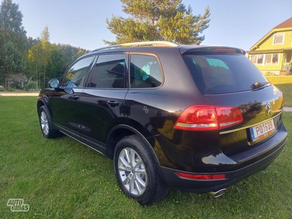 Melns Volkswagen Touareg 2011 Ignalina, ar dzinēja tilpumu 3.00 L un nobraukumu 300 tūkst. km par 11800 €, foto 10 vietnē AUTOMOTO.COM.LV