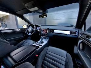 Черный Фольксваген Туарег 2011 в Рига, объемом двигателя 3.00 л и пробегом 214 тыс. км за 16500 €, фото 17 на AUTOMOTO.COM.LV