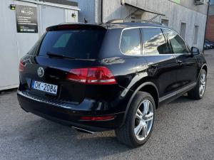Melns Volkswagen Touareg 2011 Daugavpils, ar dzinēja tilpumu 3.00 L un nobraukumu 164 tūkst. km par 12800 €, foto 7 vietnē AUTOMOTO.COM.LV