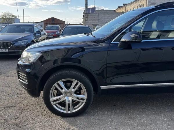 Melns Volkswagen Touareg 2011 Daugavpils, ar dzinēja tilpumu 3.00 L un nobraukumu 164 tūkst. km par 12800 €, foto 7 vietnē AUTOMOTO.COM.LV