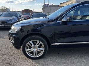 Melns Volkswagen Touareg 2011 Daugavpils, ar dzinēja tilpumu 3.00 L un nobraukumu 164 tūkst. km par 12800 €, foto 8 vietnē AUTOMOTO.COM.LV