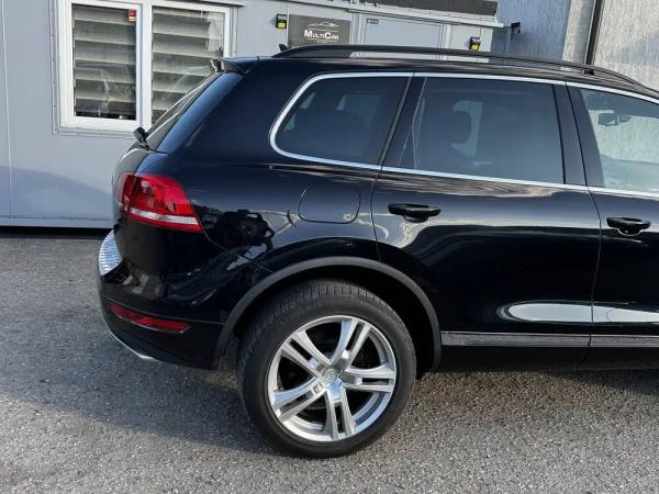 Melns Volkswagen Touareg 2011 Daugavpils, ar dzinēja tilpumu 3.00 L un nobraukumu 164 tūkst. km par 12800 €, foto 8 vietnē AUTOMOTO.COM.LV