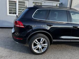 Melns Volkswagen Touareg 2011 Daugavpils, ar dzinēja tilpumu 3.00 L un nobraukumu 164 tūkst. km par 12800 €, foto 9 vietnē AUTOMOTO.COM.LV