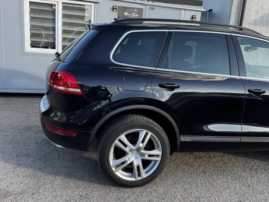 Melns Volkswagen Touareg 2011 Daugavpils, ar dzinēja tilpumu 3.00 L un nobraukumu 164 tūkst. km par 12800 €, foto 9 vietnē AUTOMOTO.COM.LV