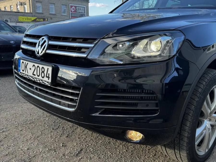 Melns Volkswagen Touareg 2011 Daugavpils, ar dzinēja tilpumu 3.00 L un nobraukumu 164 tūkst. km par 12800 €, foto 10 vietnē AUTOMOTO.COM.LV