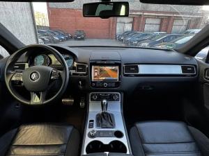 Melns Volkswagen Touareg 2011 Daugavpils, ar dzinēja tilpumu 3.00 L un nobraukumu 164 tūkst. km par 12800 €, foto 17 vietnē AUTOMOTO.COM.LV