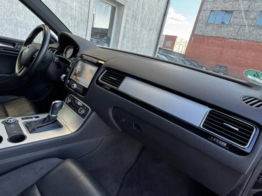 Melns Volkswagen Touareg 2011 Daugavpils, ar dzinēja tilpumu 3.00 L un nobraukumu 164 tūkst. km par 12800 €, foto 19 vietnē AUTOMOTO.COM.LV