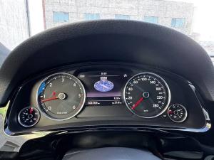 Melns Volkswagen Touareg 2011 Daugavpils, ar dzinēja tilpumu 3.00 L un nobraukumu 164 tūkst. km par 12800 €, foto 28 vietnē AUTOMOTO.COM.LV