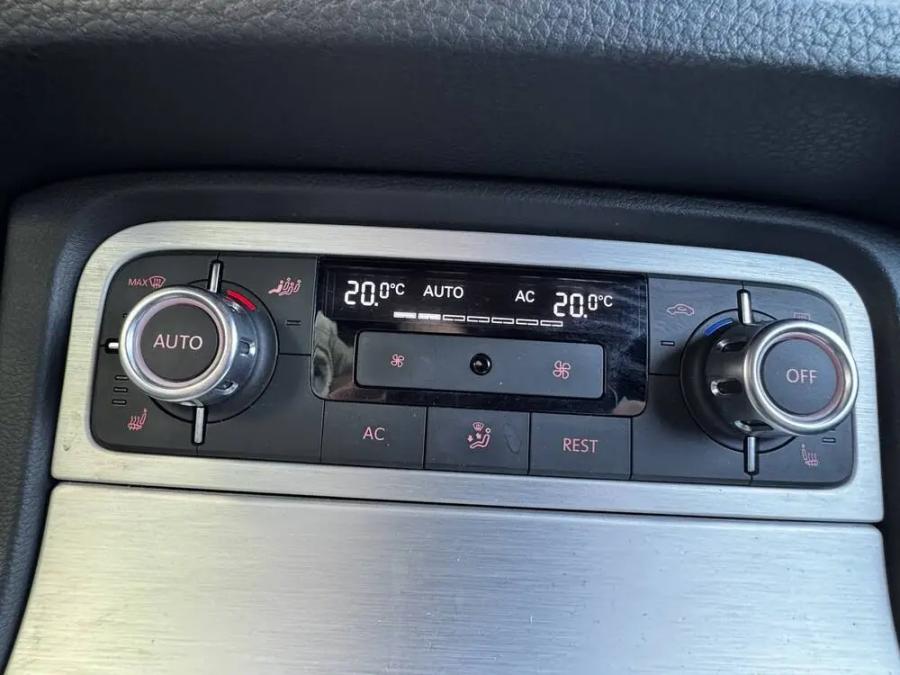 Melns Volkswagen Touareg 2011 Daugavpils, ar dzinēja tilpumu 3.00 L un nobraukumu 164 tūkst. km par 12800 €, foto 30 vietnē AUTOMOTO.COM.LV
