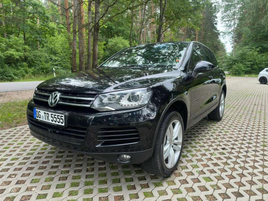 Melns Volkswagen Touareg 2011 Viļņa, ar dzinēja tilpumu 2.97 L un nobraukumu 292 tūkst. km par 10500 €, foto 4 vietnē AUTOMOTO.COM.LV