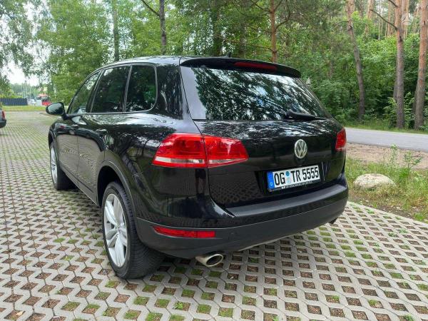 Black Volkswagen Touareg 2011 in Vilnius, with an engine capacity of 2.97 L and mileage of 292 thousand km for 10500 €, photo 4 on AUTOMOTO.COM.LV