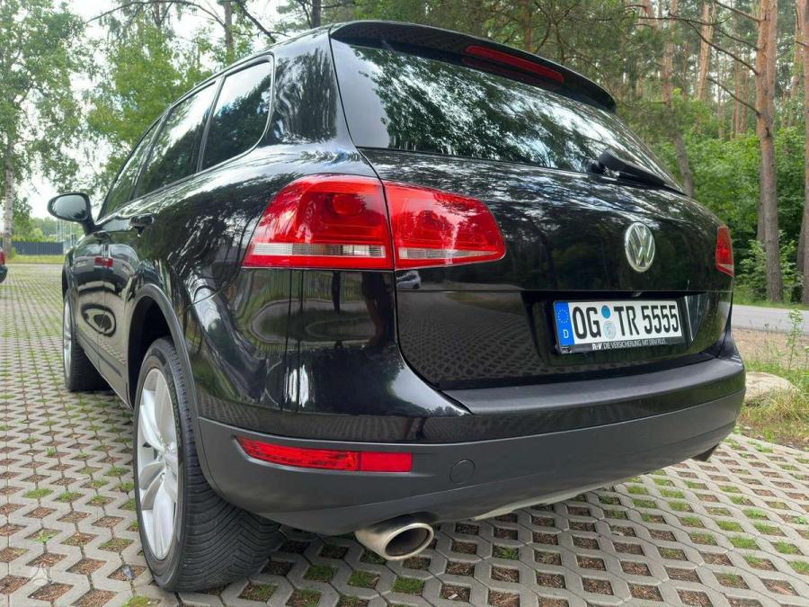 Melns Volkswagen Touareg 2011 Viļņa, ar dzinēja tilpumu 2.97 L un nobraukumu 292 tūkst. km par 10500 €, foto 6 vietnē AUTOMOTO.COM.LV