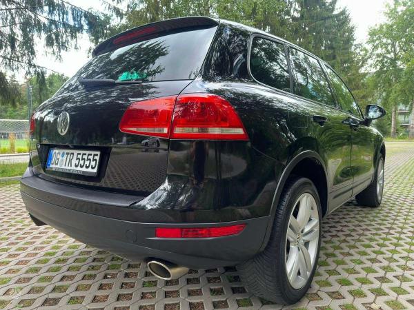 Black Volkswagen Touareg 2011 in Vilnius, with an engine capacity of 2.97 L and mileage of 292 thousand km for 10500 €, photo 9 on AUTOMOTO.COM.LV