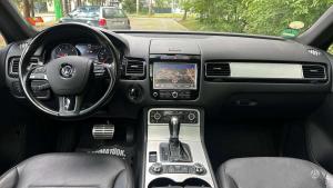 Melns Volkswagen Touareg 2011 Viļņa, ar dzinēja tilpumu 2.97 L un nobraukumu 292 tūkst. km par 10500 €, foto 16 vietnē AUTOMOTO.COM.LV