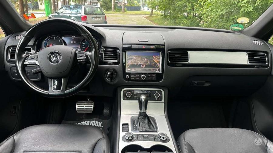 Melns Volkswagen Touareg 2011 Viļņa, ar dzinēja tilpumu 2.97 L un nobraukumu 292 tūkst. km par 10500 €, foto 16 vietnē AUTOMOTO.COM.LV