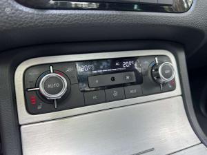 Melns Volkswagen Touareg 2011 Viļņa, ar dzinēja tilpumu 2.97 L un nobraukumu 292 tūkst. km par 10500 €, foto 23 vietnē AUTOMOTO.COM.LV
