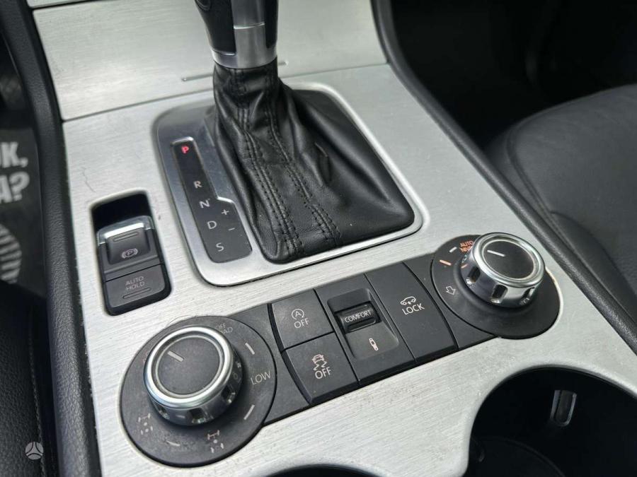 Melns Volkswagen Touareg 2011 Viļņa, ar dzinēja tilpumu 2.97 L un nobraukumu 292 tūkst. km par 10500 €, foto 24 vietnē AUTOMOTO.COM.LV
