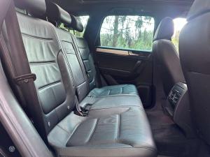 Melns Volkswagen Touareg 2011 Viļņa, ar dzinēja tilpumu 2.97 L un nobraukumu 292 tūkst. km par 10500 €, foto 27 vietnē AUTOMOTO.COM.LV