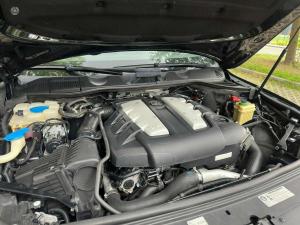 Melns Volkswagen Touareg 2011 Viļņa, ar dzinēja tilpumu 2.97 L un nobraukumu 292 tūkst. km par 10500 €, foto 37 vietnē AUTOMOTO.COM.LV