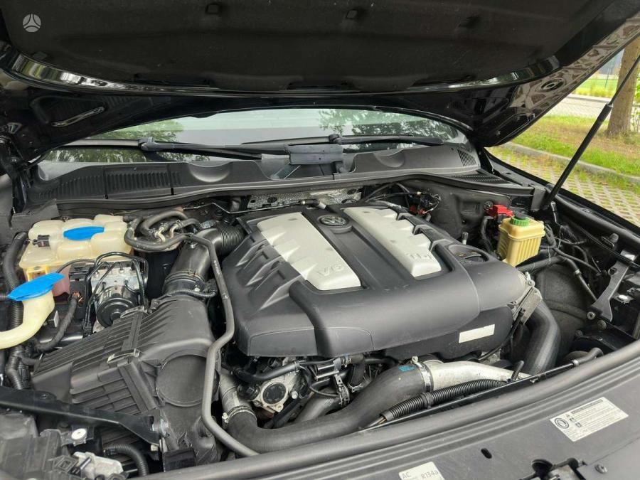 Melns Volkswagen Touareg 2011 Viļņa, ar dzinēja tilpumu 2.97 L un nobraukumu 292 tūkst. km par 10500 €, foto 37 vietnē AUTOMOTO.COM.LV
