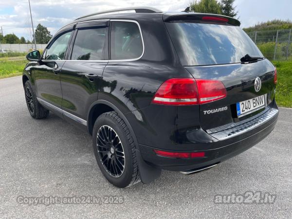 Black Volkswagen Touareg 2011 in Tartu, with an engine capacity of 3.00 L and mileage of 368 thousand km for 9990 €, photo 2 on AUTOMOTO.COM.LV