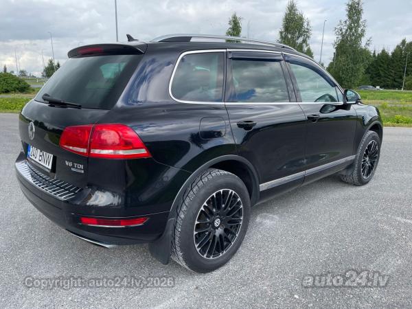 Black Volkswagen Touareg 2011 in Tartu, with an engine capacity of 3.00 L and mileage of 368 thousand km for 9990 €, photo 4 on AUTOMOTO.COM.LV