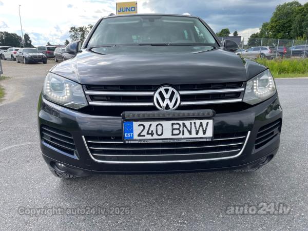 Black Volkswagen Touareg 2011 in Tartu, with an engine capacity of 3.00 L and mileage of 368 thousand km for 9990 €, photo 6 on AUTOMOTO.COM.LV