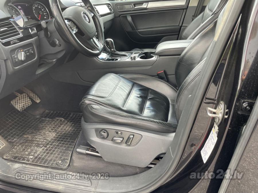 Melns Volkswagen Touareg 2011 Tartu, ar dzinēja tilpumu 3.00 L un nobraukumu 368 tūkst. km par 9990 €, foto 12 vietnē AUTOMOTO.COM.LV