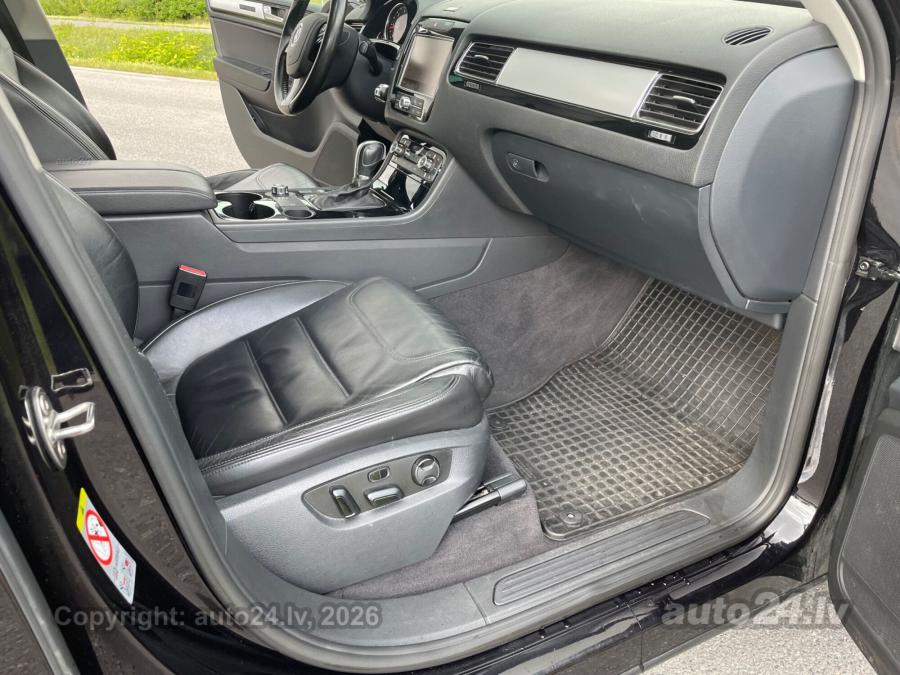 Melns Volkswagen Touareg 2011 Tartu, ar dzinēja tilpumu 3.00 L un nobraukumu 368 tūkst. km par 9990 €, foto 15 vietnē AUTOMOTO.COM.LV