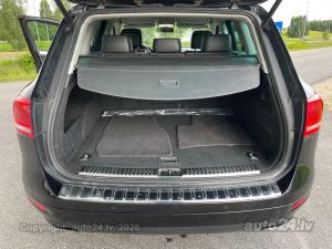 Melns Volkswagen Touareg 2011 Tartu, ar dzinēja tilpumu 3.00 L un nobraukumu 368 tūkst. km par 9990 €, foto 18 vietnē AUTOMOTO.COM.LV