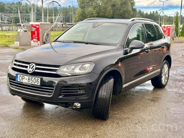 Black Volkswagen Touareg 2011 in Riga, with an engine capacity of 3.00 L and mileage of 490 thousand km for 6850 €, photo 3 on AUTOMOTO.COM.LV