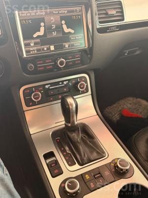 Melns Volkswagen Touareg 2011 Rīga, ar dzinēja tilpumu 3.00 L un nobraukumu 490 tūkst. km par 6850 €, foto 11 vietnē AUTOMOTO.COM.LV