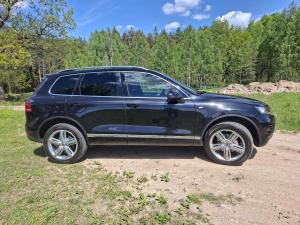 Black Volkswagen Touareg 2011 in Vilnius, with an engine capacity of 2.97 L and mileage of 315 thousand km for 10850 €, photo  on AUTOMOTO.COM.LV