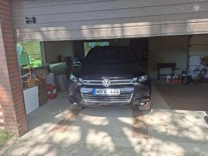 Black Volkswagen Touareg 2011 in Vilnius, with an engine capacity of 2.97 L and mileage of 315 thousand km for 10850 €, photo 5 on AUTOMOTO.COM.LV