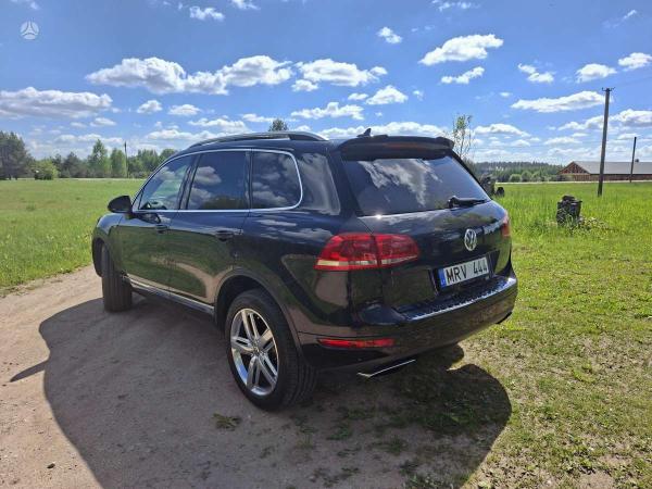Black Volkswagen Touareg 2011 in Vilnius, with an engine capacity of 2.97 L and mileage of 315 thousand km for 10850 €, photo 7 on AUTOMOTO.COM.LV