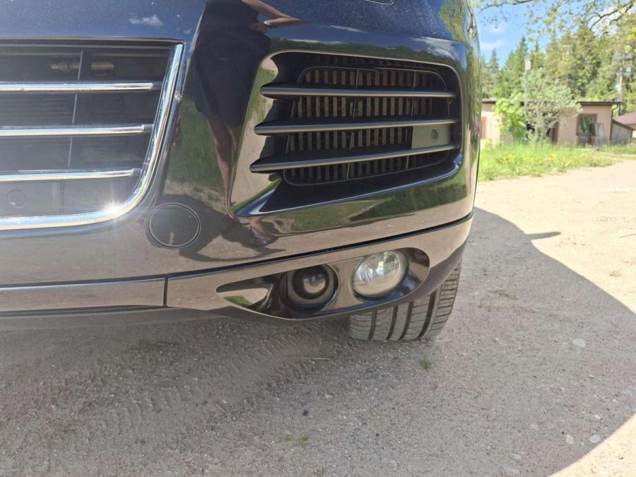 Black Volkswagen Touareg 2011 in Vilnius, with an engine capacity of 2.97 L and mileage of 315 thousand km for 10850 €, photo 14 on AUTOMOTO.COM.LV