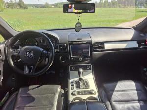 Black Volkswagen Touareg 2011 in Vilnius, with an engine capacity of 2.97 L and mileage of 315 thousand km for 10850 €, photo 18 on AUTOMOTO.COM.LV