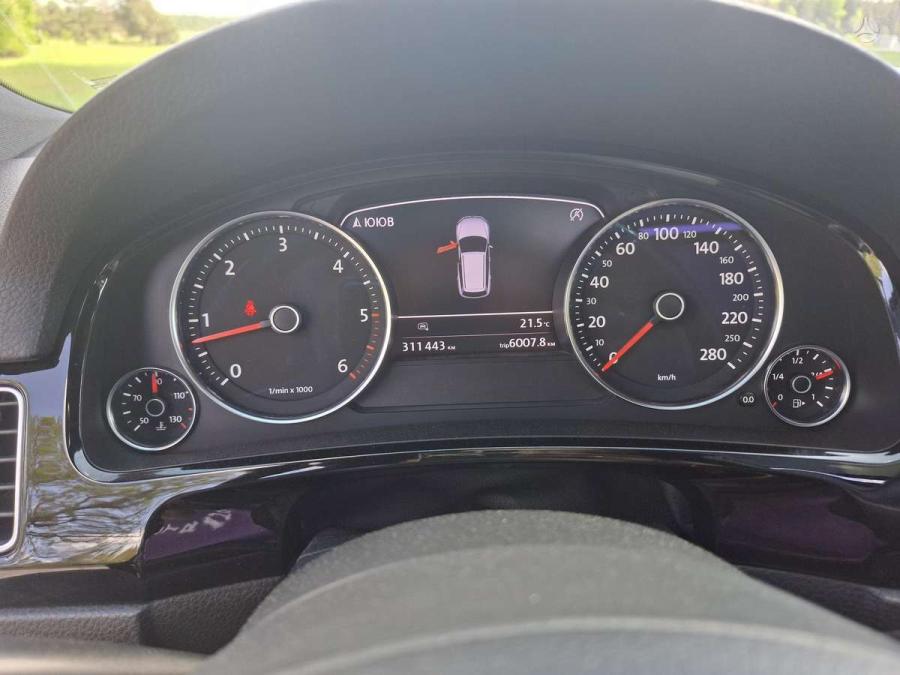 Black Volkswagen Touareg 2011 in Vilnius, with an engine capacity of 2.97 L and mileage of 315 thousand km for 10850 €, photo 20 on AUTOMOTO.COM.LV