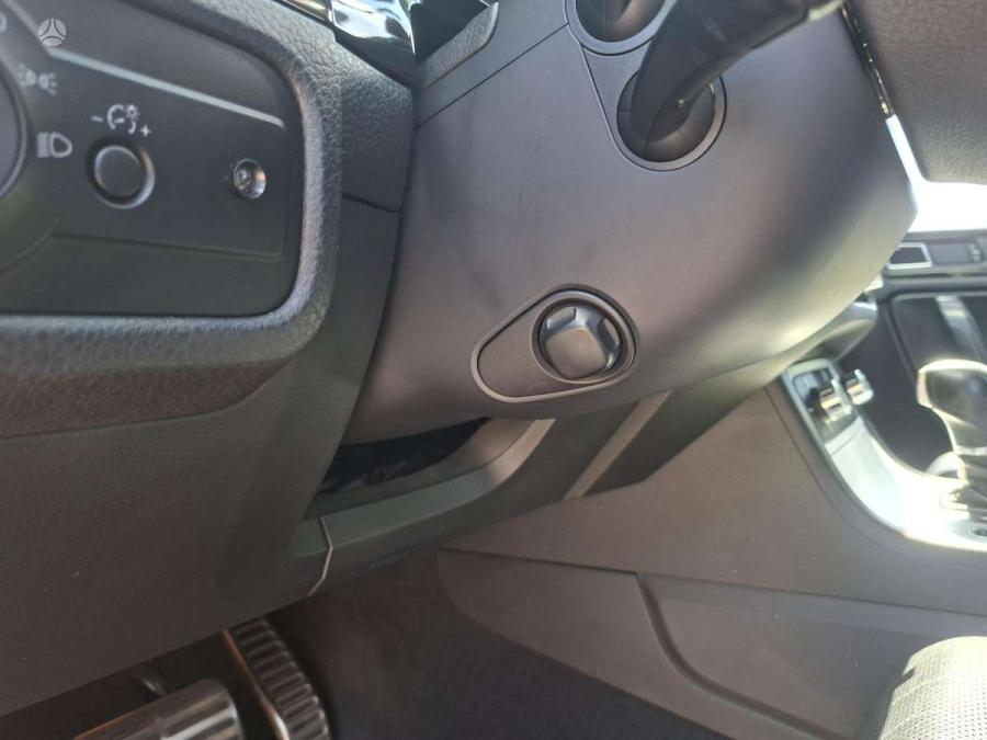 Black Volkswagen Touareg 2011 in Vilnius, with an engine capacity of 2.97 L and mileage of 315 thousand km for 10850 €, photo 27 on AUTOMOTO.COM.LV