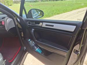 Black Volkswagen Touareg 2011 in Vilnius, with an engine capacity of 2.97 L and mileage of 315 thousand km for 10850 €, photo 29 on AUTOMOTO.COM.LV