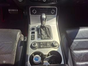 Black Volkswagen Touareg 2011 in Vilnius, with an engine capacity of 2.97 L and mileage of 315 thousand km for 10850 €, photo 35 on AUTOMOTO.COM.LV