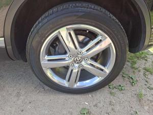 Black Volkswagen Touareg 2011 in Vilnius, with an engine capacity of 2.97 L and mileage of 315 thousand km for 10850 €, photo 37 on AUTOMOTO.COM.LV