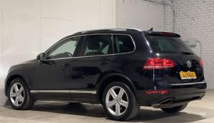 Melns Volkswagen Touareg 2011 Klaipėda, ar dzinēja tilpumu 4.13 L un nobraukumu 333 tūkst. km par 10500 €, foto 4 vietnē AUTOMOTO.COM.LV