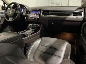 Melns Volkswagen Touareg 2011 Klaipėda, ar dzinēja tilpumu 4.13 L un nobraukumu 333 tūkst. km par 10500 €, foto 5 vietnē AUTOMOTO.COM.LV