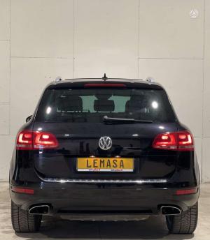 Melns Volkswagen Touareg 2011 Klaipėda, ar dzinēja tilpumu 4.13 L un nobraukumu 333 tūkst. km par 10500 €, foto 6 vietnē AUTOMOTO.COM.LV