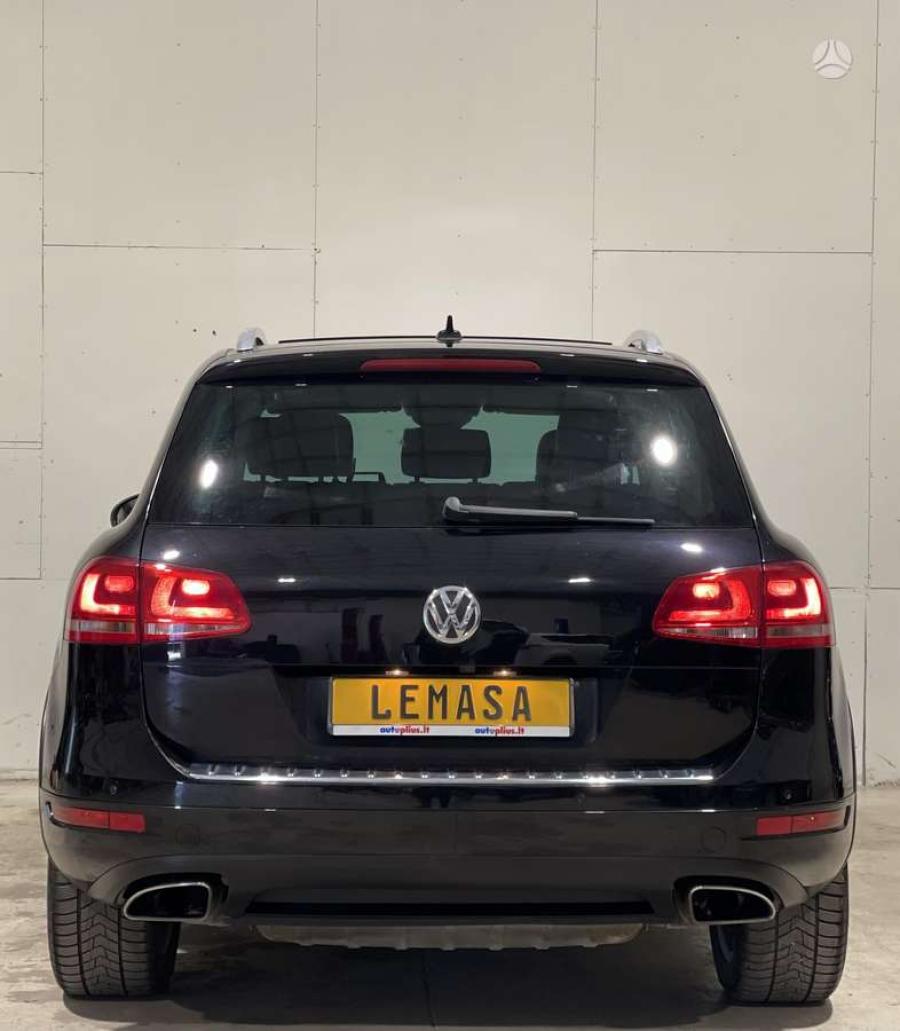 Melns Volkswagen Touareg 2011 Klaipėda, ar dzinēja tilpumu 4.13 L un nobraukumu 333 tūkst. km par 10500 €, foto 6 vietnē AUTOMOTO.COM.LV